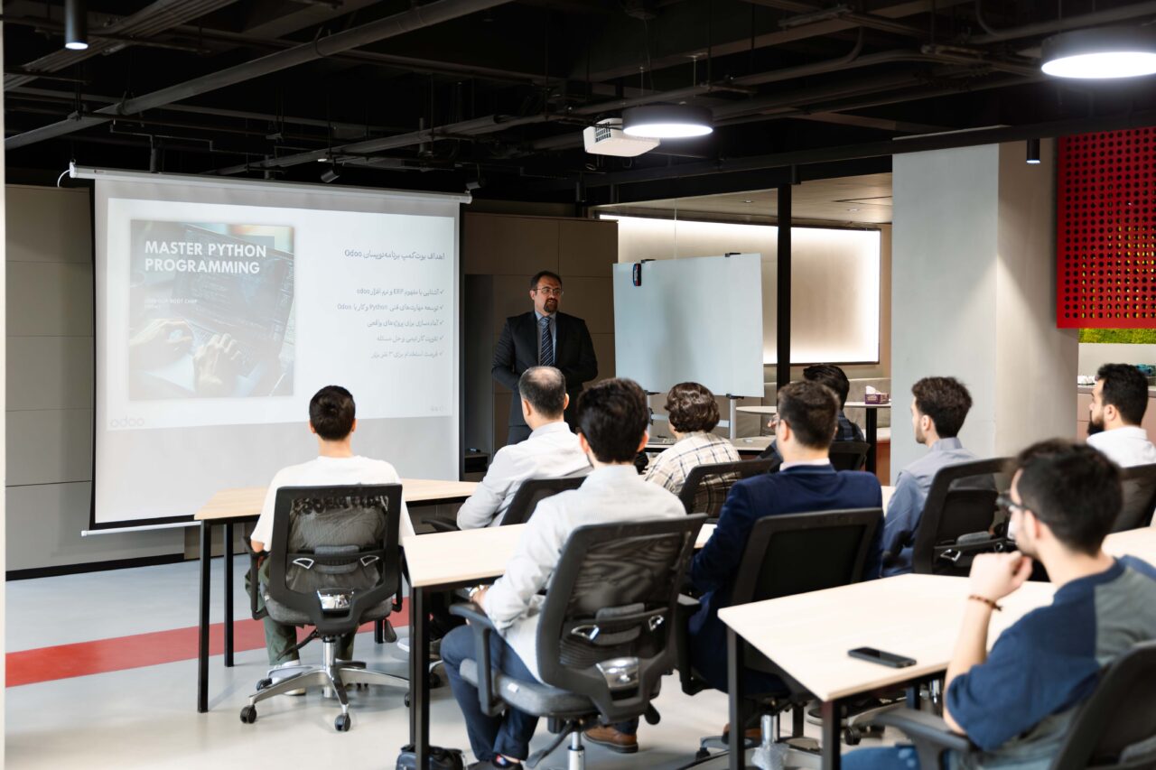 گروه کارآفرینی فراتر | یک گام فراتر